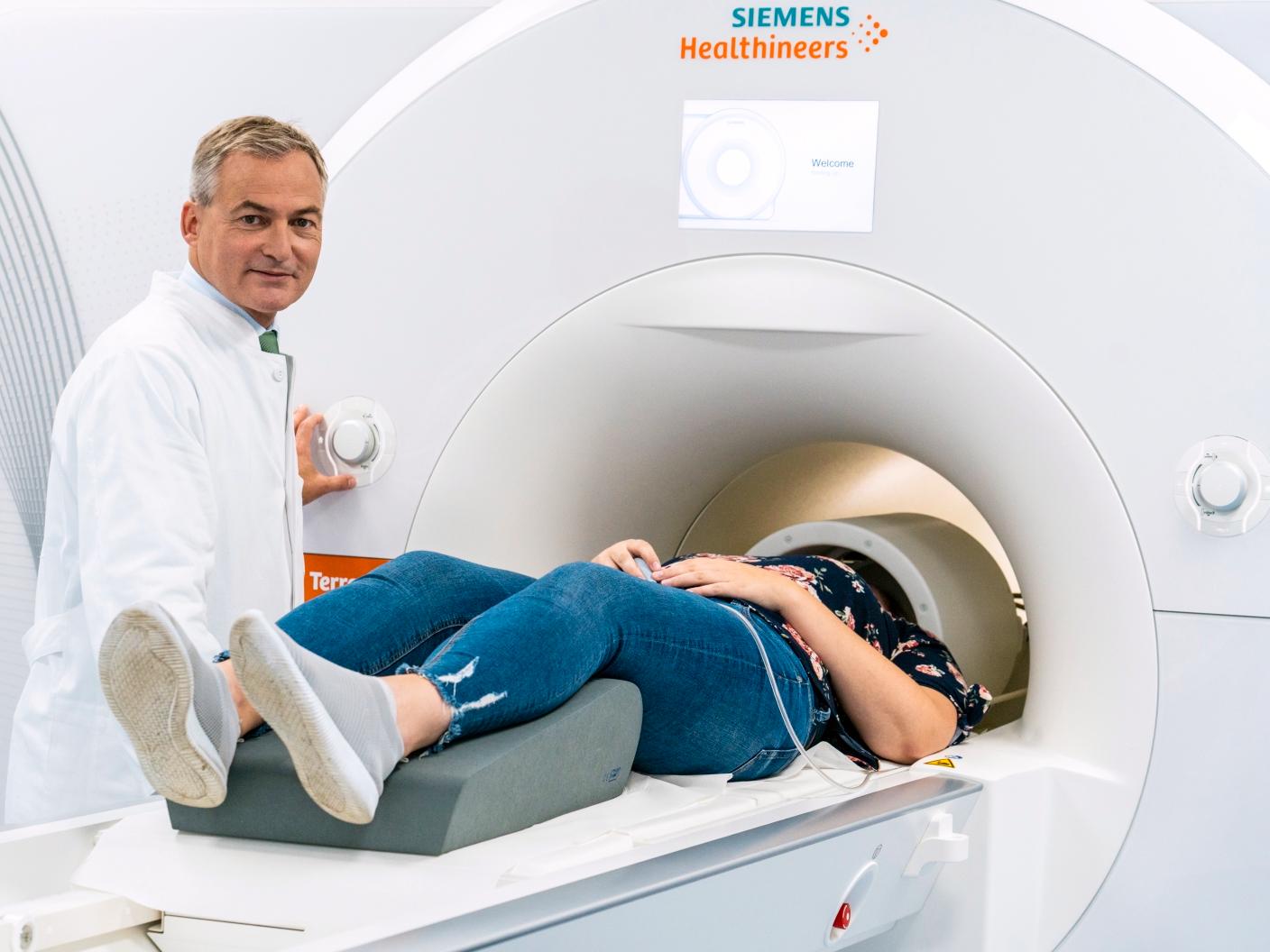 Expert on ultra-high field magnetic resonance imaging from Siemens ...