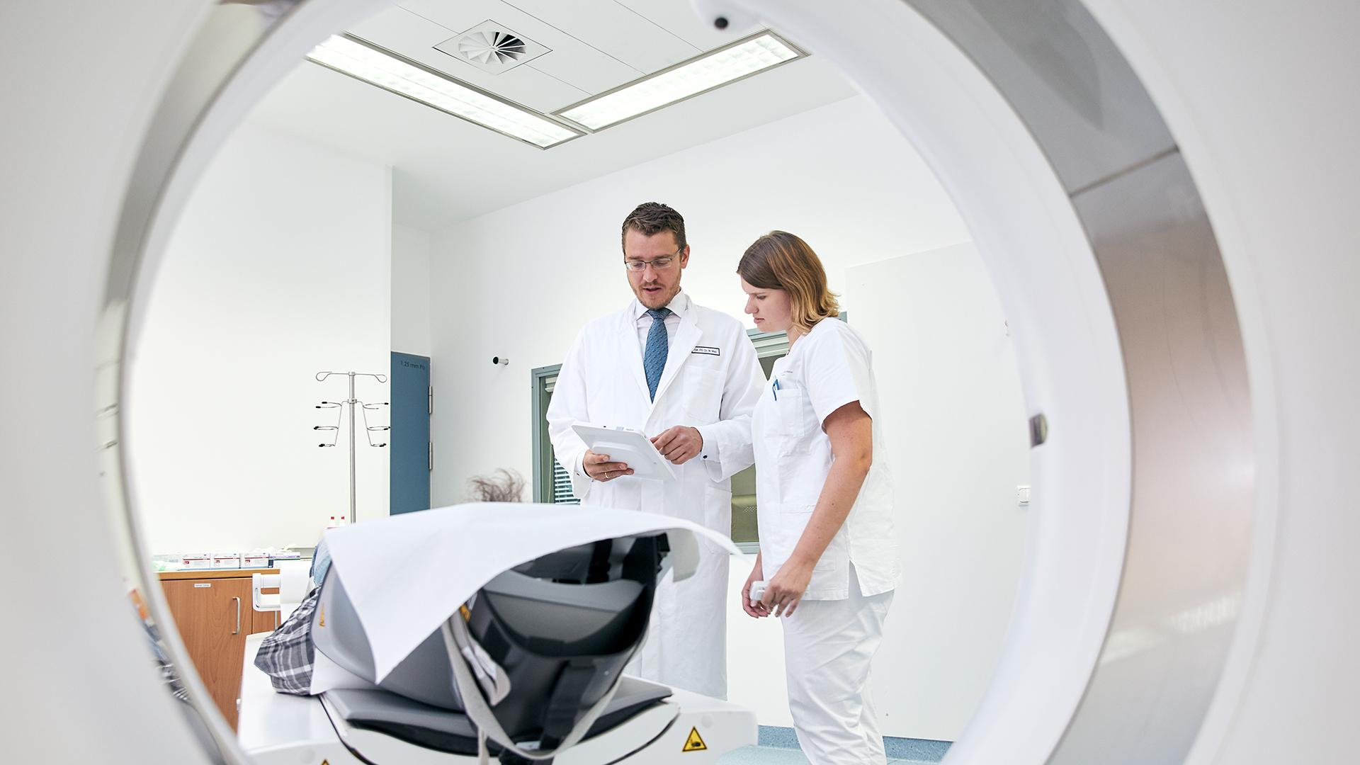 How can intelligent and personalized CT scanning ease radiology workflow?