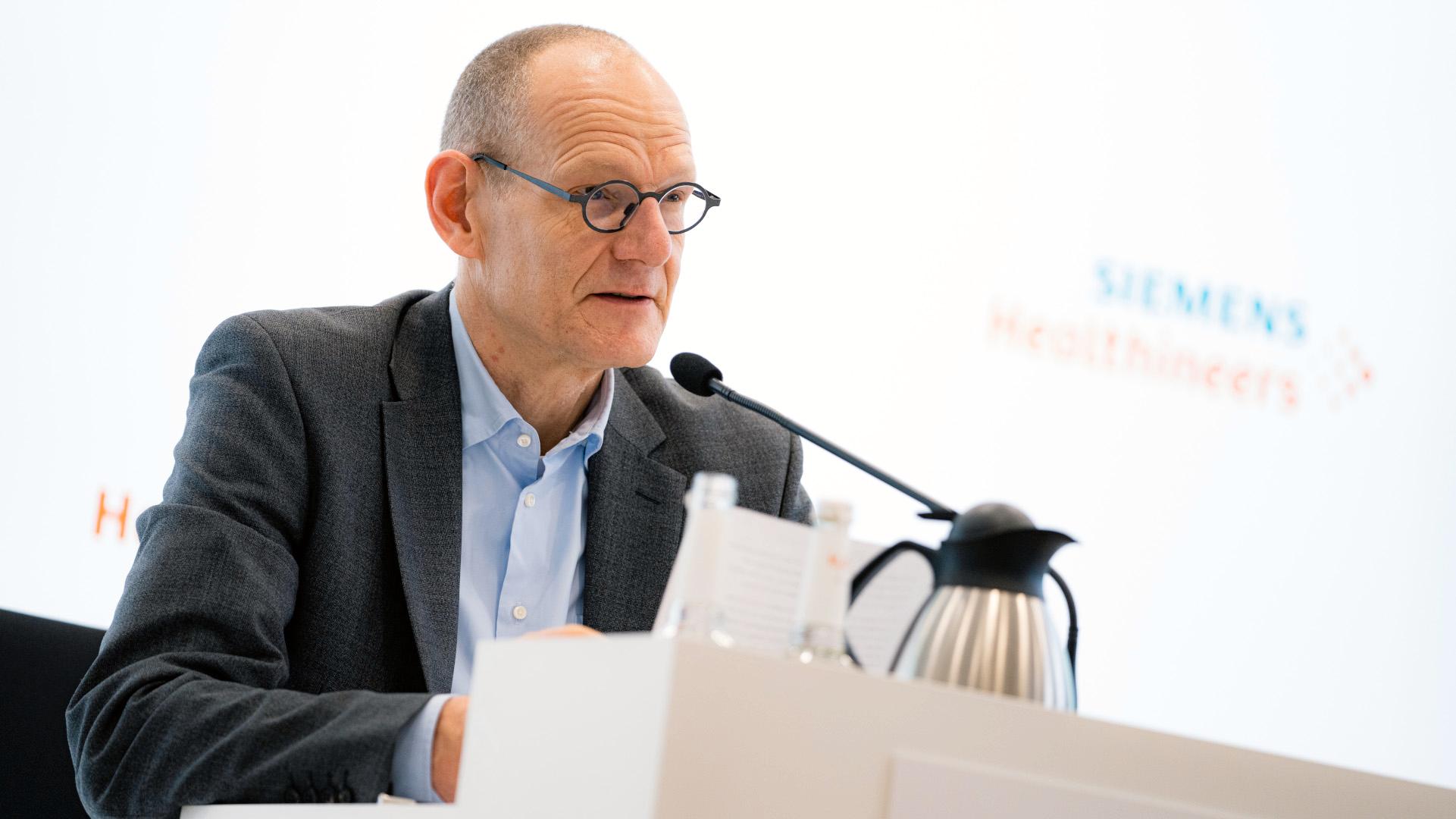 Fourth quarter results and preliminary figures for fiscal year 2022