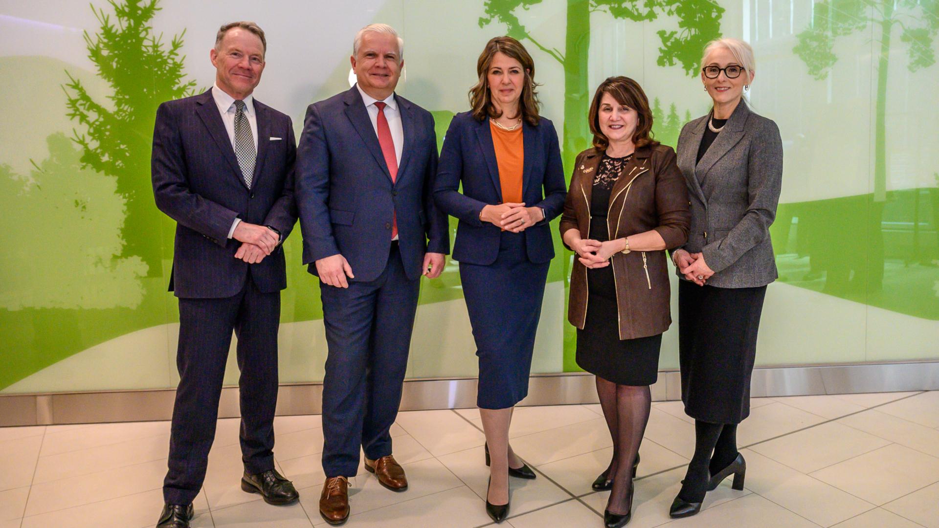 Regierung von Alberta investiert 800 Millionen kanadische Dollar in ...